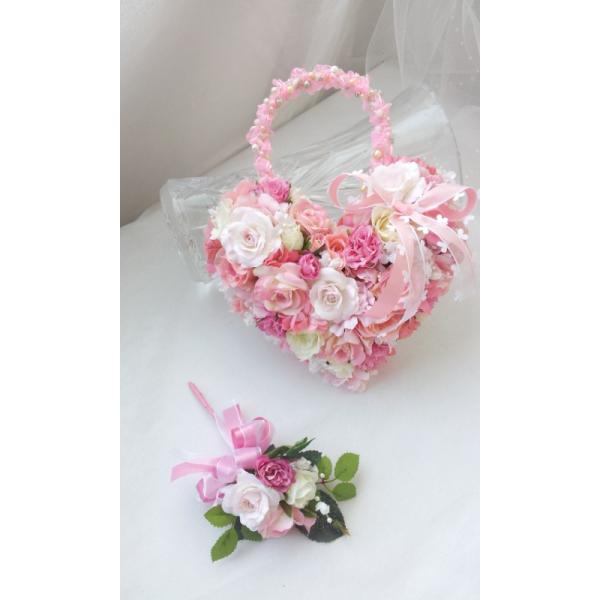 ◆商品説明◆誰とも違う、オンリーワンのハートバックブーケで 注目度アップ！安心のブトニア付のセット商品です。◆ヘッドドレス（花冠orヘアパーツ）のお見積りについて◆ブーケとお揃いのヘッドドレス（花冠orヘアパーツ）をお客様のご希望に合わせて...