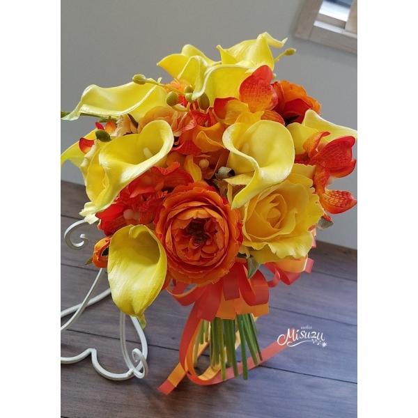 華やかなビタミンカラーに心も弾みそうな鮮やかなクラッチブーケです。南国系のモカラや、カラーがアクセントでとてもリアルです。チャペル式では勿論、海外挙式、ビーチフォト、2次会、ロケ撮影など、持ち運びも手軽に出来るアートフラワー タイプです。国...