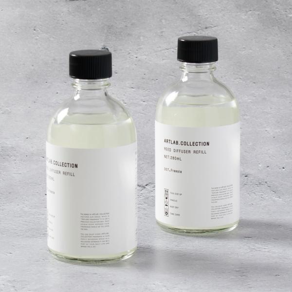 【商品詳細】商品名：ARTLAB.COLLECTION リードディフューザーオイルレフィル種類：Freesia（フリージア）内容：オイル280mL×２個パッケージサイズ：Φ68×H153mm注意事項：※280mlボトル1回分のつめかえ用レフ...