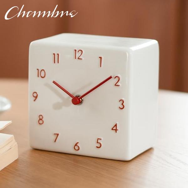 【商品詳細】商品名：陶器の置き時計カラー：akane（茜）サイズ：W130×H130×D90（mm）重量：700g素材：〈本体〉美濃焼 /〈針〉アルミムーブメント：TAKANE（日本製）生産国：日本製配送方法：宅配便（送料無料）※沖縄県、一...