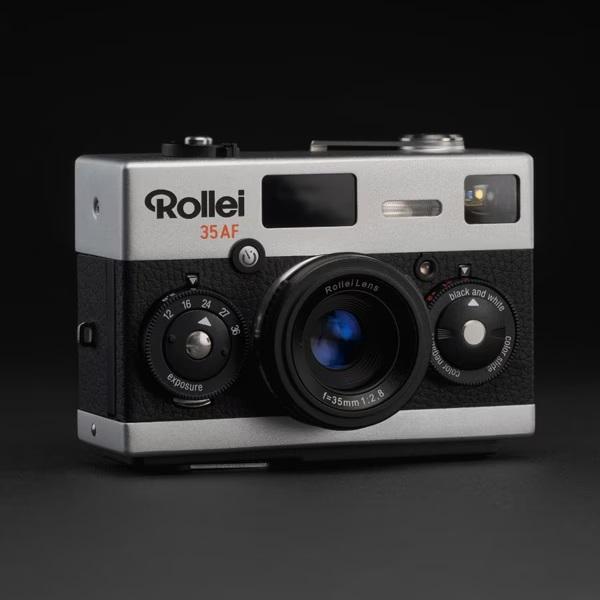 保証はメーカー保証のみになります「Rollei 35AF」――あの名機が今、新たな形で蘇る。【商品仕様】【レンズ】5枚構成・ガラスレンズ【焦点距離】35mm【フォーカス範囲】70cm 〜 ∞(オートフォーカス)【シャッター速度】A-2 , ...