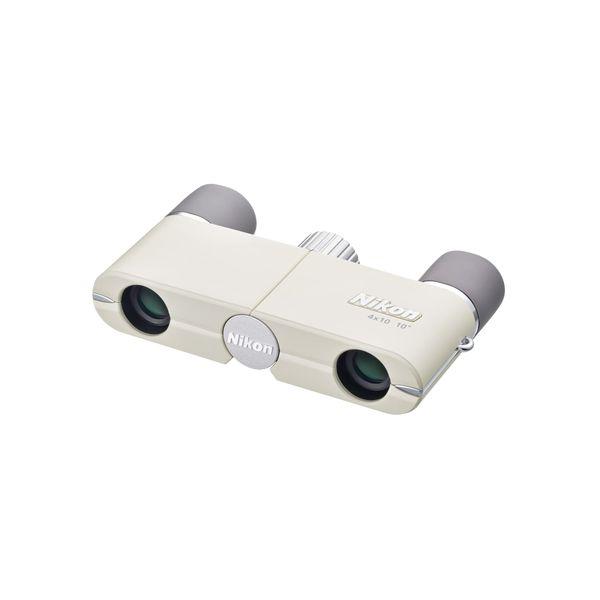 【発売日：2025年10月31日】かつてない小ささに、遊び以上の性能を。手にすっきり収まるカードサイズで重さはたったの65g。いつものバッグにすっきり収まり、持ち歩きも軽快です。旅行はもちろん観劇や美術館・博物館鑑賞にもぴったりな双眼鏡。・...