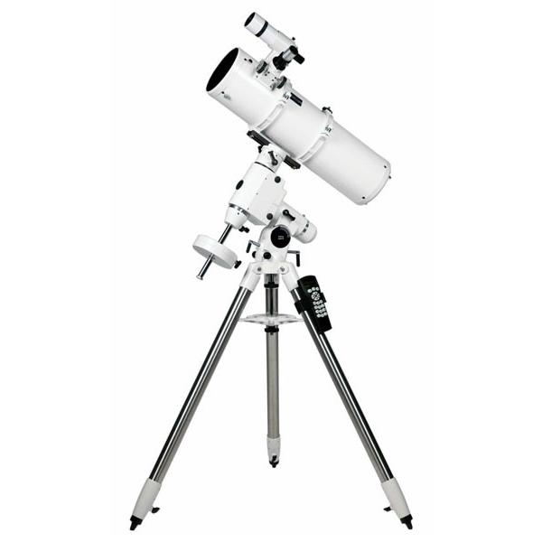 ・40,000個の天体を記憶した“SynScan自動導入システム”を搭載した赤道儀セット。鏡筒・赤道儀・三脚・アイピースなど天体観測に必要なものがセットされていますので 買ってすぐに観測に持っていくことが可能です。・コントローラーが新しくな...