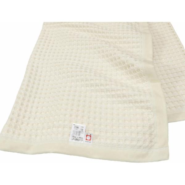 【サイズと目方】シングル約140x200cm 約1380g　 【色】 アイボリー 【素材】 綿55％（US綿）テンセル35％（再生繊維）シルク10％（野蚕） 四辺の縁はポリエステルヘム縫製 【洗濯】ご家庭での洗可/洗濯ネットは必ずご使用下さ...