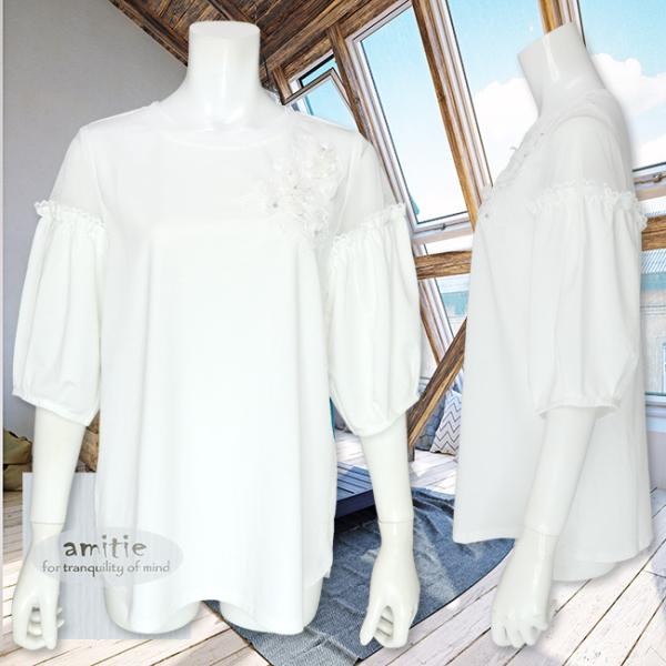 【「プルオーバー」】表情豊かなお花のモチーフがアクセントになったプルオーバーです。【スタイル】薄手で、ストレッチが効いた生地です。【アミティエサイズ展開】2(11号)、3(13号)