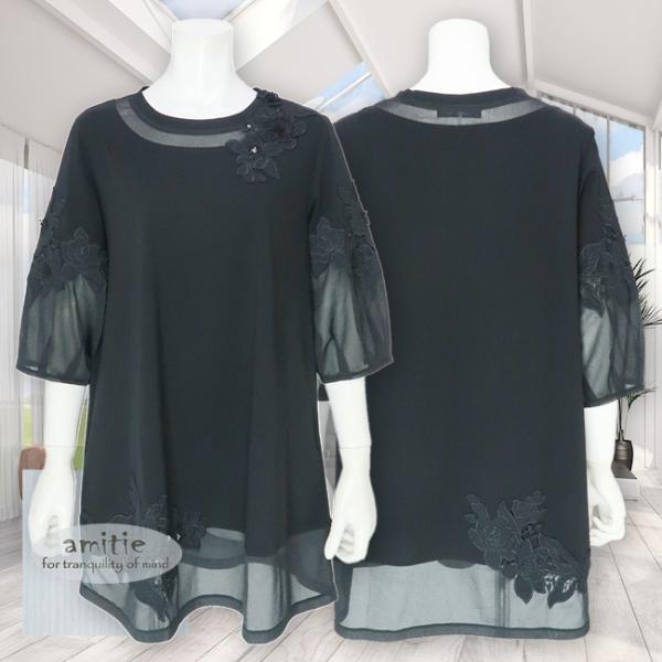 【「チュニック」】繊細なお花のモチーフが綺麗なチュニックです。ネックライン、袖、裾に透け感のある素材を使ってアクセントを付けています。【スタイル】被りタイプ、ポケットあり。【素材】薄手で、サラッとした肌触りの生地です。UVカット、遮熱機能付...