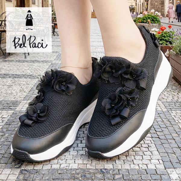 【「スニーカー」】立体的なお花のモチーフ、ミニリボン飾りが可愛いスニーカーです。