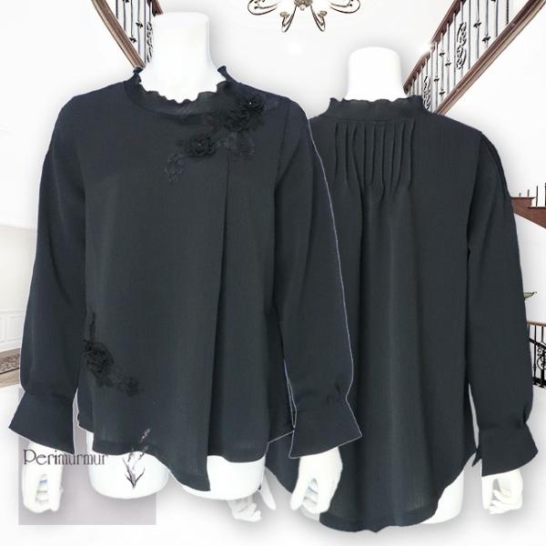 【「プルオーバー」】立体的なお花のモチーフ、レースオーナメント、ネックラインのメローモチーフがアクセントになったプルオーバーです。【スタイル】被りタイプ、ポケットなし。【素材】しなやかなハリのある生地です。細やかな立体感で、肌にまとわりつか...