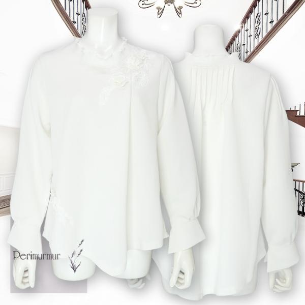 【「プルオーバー」】立体的なお花のモチーフ、レースオーナメント、ネックラインのメローモチーフがアクセントになったプルオーバーです。【スタイル】被りタイプ、ポケットなし。【素材】しなやかなハリのある生地です。細やかな立体感で、肌にまとわりつか...