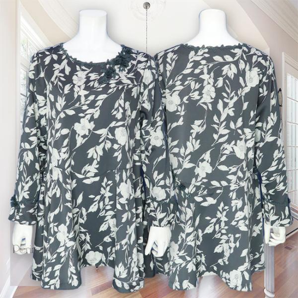 【「チュニック」】絵画調の花柄プリントが綺麗なチュニックです。立体的なお花のモチーフがアクセントになっています。【スタイル】被りタイプ、ポケットなし。【素材】ツルッとした肌触りの生地です。伸びない素材です。【サイズ】サイズ展開は1(11号)...