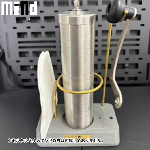▼モルタルと真鍮で仕上げたミルスタンドミル本体、ハンドル、ペーパーフィルターをスタイリッシュに収納できます。■仕様【サイズ】幅135×奥行85×高さ205mm【重量 】480g【素材】モルタル／真鍮【カラー】墨(モルタルを墨で着色)[ mi...