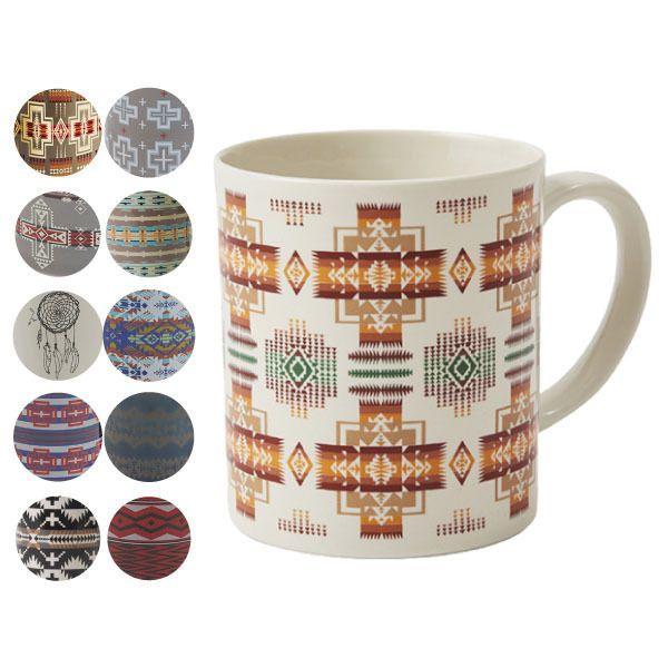 古くから丈夫な陶磁器として知られている波佐見焼のマグカップにペンドルトンならではネイティブデザインを施した日本限定マグカップです。オフィスでもカフェタイムにも使いやすい320mlサイズとなっており、色違いで揃えたり、ギフトにも喜ばれる一品で...