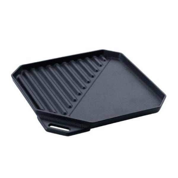 鋳鉄で作った日本製グリル鉄板リブとフラットがコンビになった一体型で、アウトドア料理の幅を広げます。フチの立ち上がりにより、熱源に油が落ちないため、炎や煙があがりにくい仕様になっております。薪グリルsolo(682999)、ガス器具（US-D...