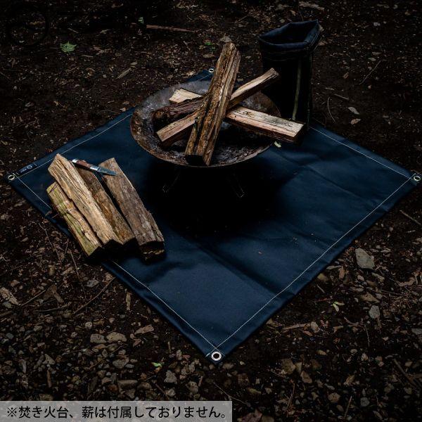 ▼焚き火やBBQによる飛び火で地面を傷めないのはキャンプの基本マナー。焚き火台やグリル台からの飛び火等による地面の植物や地中の微生物への被害を最小限にするために是非焚き火専用シートをお使いください。■仕様【使用時サイズ】約95cm×95cm...