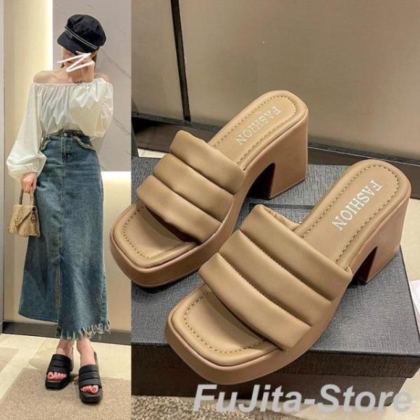 素材【アッパー】合成皮革【ソール】合成ソールプラットフォーム パフィミュールサンダル。ダイナミックな厚底が印象的なプラットフォームミュール。ふっくらとしたストラップやボリュームシルエットが愛らしい、おしゃれ上手になれる一足です。ワンカラーの...