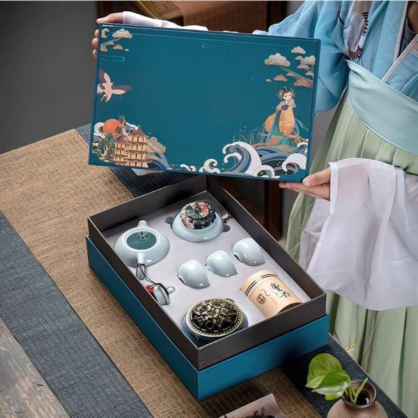 【特徴】歴史があり有名な中国の福建省の徳化窯で作られました。心を込めて丁寧に作りあげ、高品質、新しい風潮の中国風デザイン。６点ギフトセットで中国茶らしい雰囲気を楽しめます。【セット内容】ティーポット本体*1（128*80mm、約210ml）...