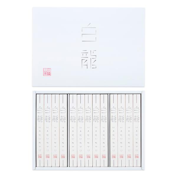 直径約0.6ミリの極細麺。口あたりは絹のようになめらか。絶妙なコシと喉越しを追求し、白龍が生まれました。1年熟成ならではの旨味や風味も十分に楽しめる贅沢なそうめんです。