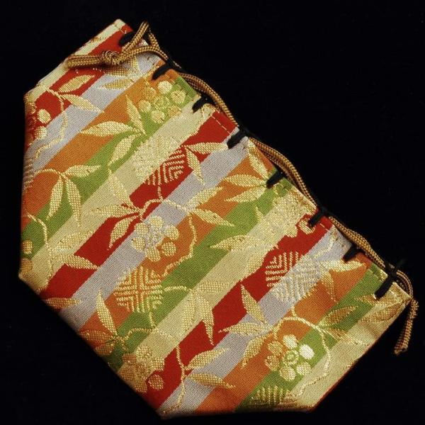 ページ下部の商品説明の画像の現品をお届けします。スマートフォンのお客様は「もっと見る」をクリックでご覧いただけます。