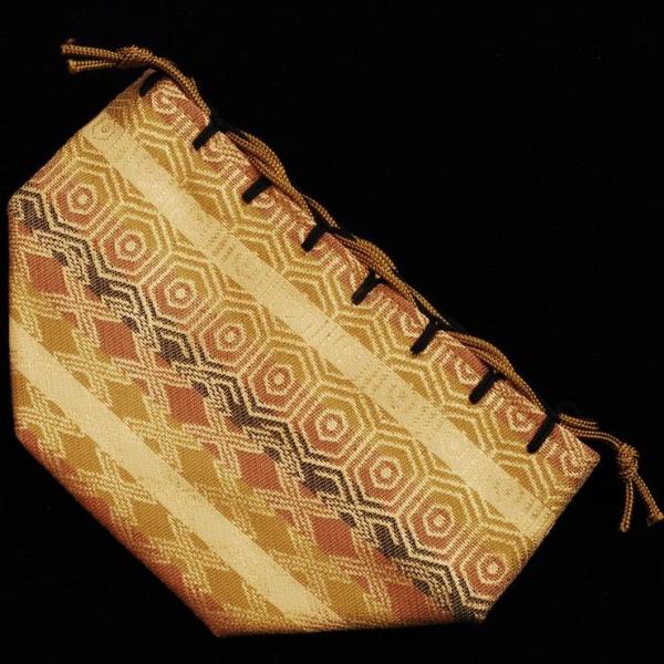 ページ下部の商品説明の画像の現品をお届けします。スマートフォンのお客様は「もっと見る」をクリックでご覧いただけます。