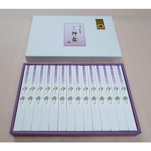 ●極細麺「神舞」TV番組「ケンミンショー」で紹介された最高ランクの「三輪の神杉」よりもさらに細く仕上げた極細素麺です。製造してから１年間熟成させてからの出荷を厳守しています。1年間の熟成によって、細い中にもコシがある「三輪素麺みなみオリジナ...