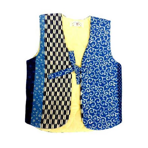【素　材】綿100%　裏地：ポリエステル100%　　　　　　中わた：ポリエステル100%【サイズ】サイズ90 着丈39ｃｍ 胸巾33ｃｍ【商品説明】袖が無いベストタイプなので子供の動きを遮らず、暖かくしたい背中とおなかはしっかりガード。普段...