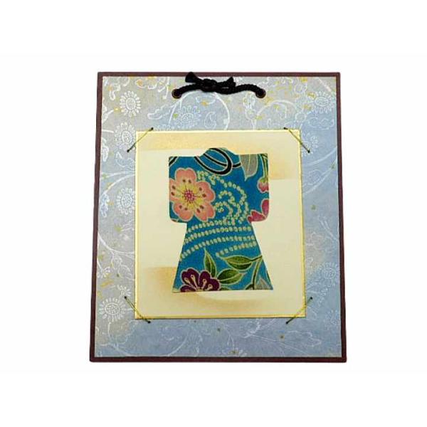 ミニ色紙 ハンドメイド 掛け軸【サイズ】縦約:22cm 横約:18cm 厚み約:1cm【商品説明】華やかな和の趣を感じさせる、着物型の壁掛けアートです。繊細な花柄と幾何学模様が融合したデザインは、古典的な美しさとモダンな感性を兼ね備えていま...