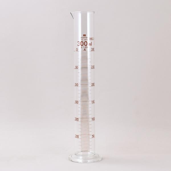 自社工場（宮原計量器製作所　八幡工場）にて製造された体積計です。日本産業規格(JIS規格)に基づき、徹底した品質管理を行なっています。SG（スタンダードグレード）とHG（ハイグレード）の2つの体積の許容誤差の製品を用意しております（一部容量...