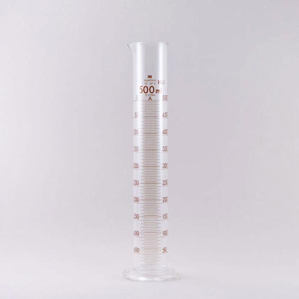 自社工場（宮原計量器製作所　八幡工場）にて製造された体積計です。日本産業規格(JIS規格)に基づき、徹底した品質管理を行なっています。SG（スタンダードグレード）とHG（ハイグレード）の2つの体積の許容誤差の製品を用意しております（一部容量...