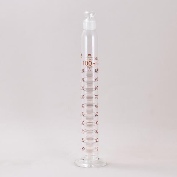 自社工場（宮原計量器製作所　八幡工場）にて製造された体積計です。日本産業規格(JIS規格)に基づき、徹底した品質管理を行なっています。SG（スタンダードグレード）とHG（ハイグレード）の2つの体積の許容誤差の製品を用意しております(一部容量...