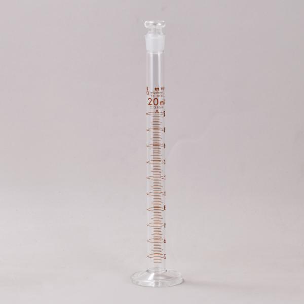 自社工場（宮原計量器製作所　八幡工場）にて製造された体積計です。日本産業規格(JIS規格)に基づき、徹底した品質管理を行なっています。SG（スタンダードグレード）とHG（ハイグレード）の2つの体積の許容誤差の製品を用意しております(一部容量...