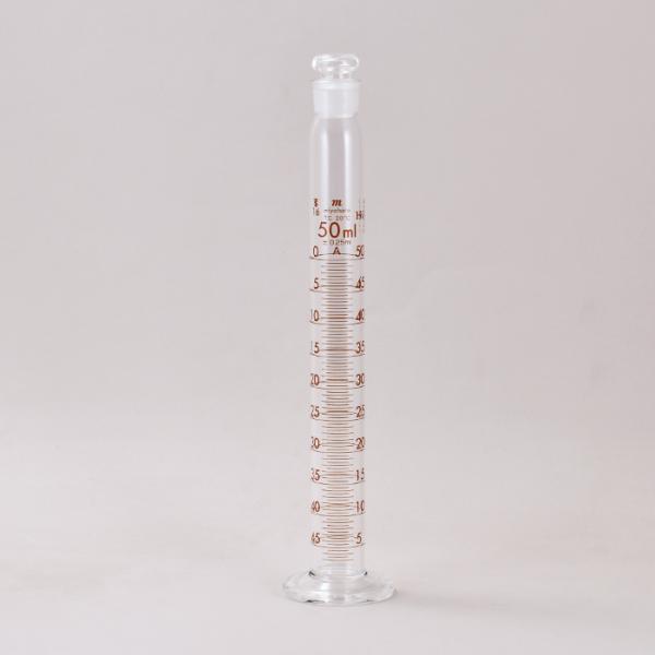 自社工場（宮原計量器製作所　八幡工場）にて製造された体積計です。日本産業規格(JIS規格)に基づき、徹底した品質管理を行なっています。SG（スタンダードグレード）とHG（ハイグレード）の2つの体積の許容誤差の製品を用意しております(一部容量...