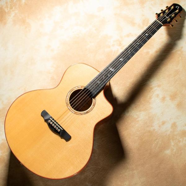 中国から新進気鋭の注目ブランドNATASHA(ナターシャ)取扱開始！JC-4はベーシックモデルのJC-1の上位グレードにあたるオール単板ボディが特徴の一本。木材組成はスプルーストップ＋マホガニーサイドバックと定番の構成。マホガニーらしいふく...