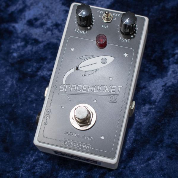 SPACEMAN EFFECTS 15周年を祝して、2011年リリースの同社のファズ、Spacerocketをリニューアル。ノイズフロアやトーンの微調整によって、さらにブラッシュアップされたファズに。