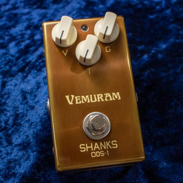 これまで約１年半に渡り数多くのプロトタイプを制作し、John Shanksとのテストにかなりの時間を費やしてきました。JohnのスタジオだけではなくBon Joviの本番ステージなどでもテストを繰り返すことで、オーバードライブとディストーシ...