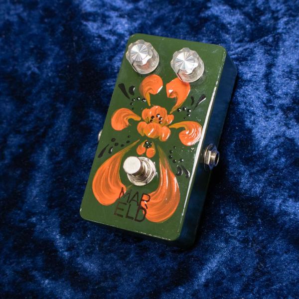 シリコントランジスタのファズフェイスサウンドにリスペクトを寄せた、スウェーデン製のハンドディレワイアード、ペイントのペダル。