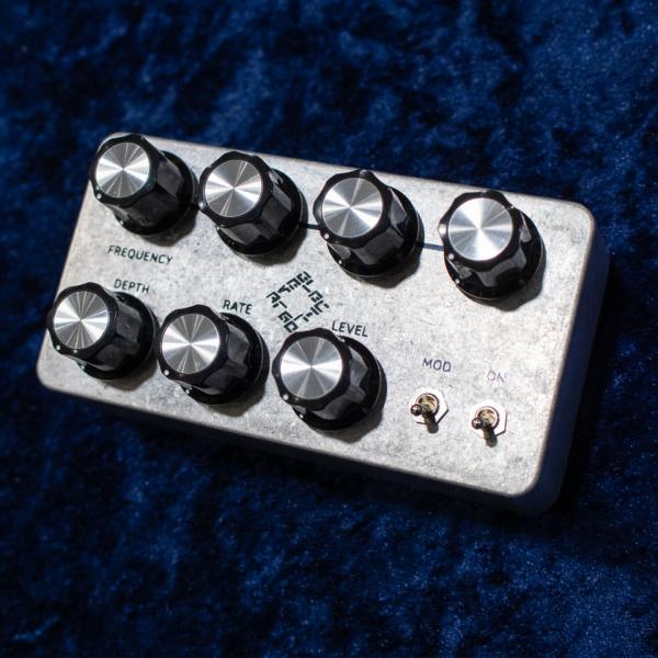 シンプルなノイズマシン！コントローラブルな部分もありつつ、制御不可能な部分もあり楽しく遊べます。