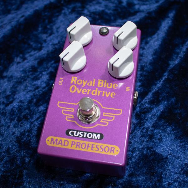 レギュラーの Royal Blue Overdrive に対して中域をややスクープし、低音域を強化してより太くしたモデル。