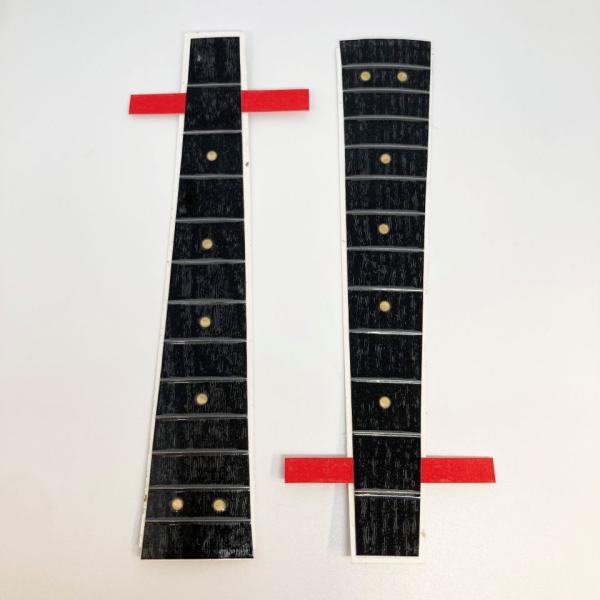 金属フレットを指板に打ち込むのは抵抗がある方にオススメの簡易型フレットシール。剥がすのも簡単なので、演奏シーンや気分で自由に変更できるのも魅力。早弾きやバッキングの頼もしい味方です。12フレット・4弦フルサイズヴァイオリン用※表面のデザイン...