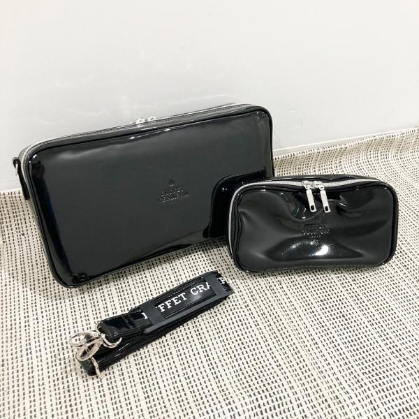 発売以来、常に大人気のクランポン・軽量コンパクトケース！B♭クラリネットを収納しても、重さを感じないほど大変軽く、練習や演奏会に行くのも楽ラクです♪・重さ：約530g・サイズ：32×16×9cm大きめのポーチも付属しているので、リードやスワ...