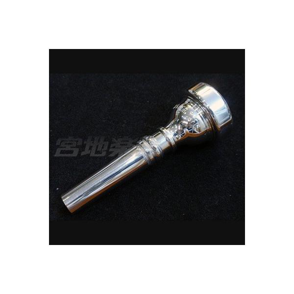 絶大な人気を誇る“Bach バック”のフリューゲルホルン用マウスピース！貧弱な楽器をレベルアップさせ、良い楽器は一層良くなります。豊かな音量で、イントネーションに優れ、低音から高音まで反応が良いのが特長です。また、響きも豊かで、全音域にわた...