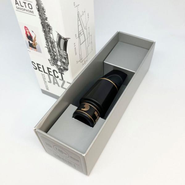 ※こちらは「ユッコ・ミラー氏選定品」のお届けとなります。ダダリオの新しいジャズセレクトのマウスピースは、ヴィンテージのマウスピースのデザインと現代の生産技術の融合により生まれました。ヴィンテージの音色を持ちながら、気持ちの良い吹奏感を奏者に...