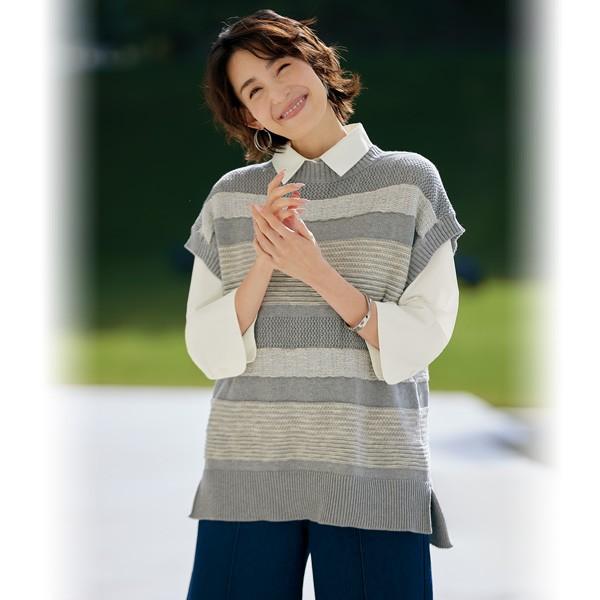 ニット 立体 ボーダー カジュアル きれいめ 透かし編み立体ボーダーの編み柄が爽やかなニットベスト透かし編みやラメ糸使いなど、ラインごとに変化させた立体的なボーダーデザイン。腰回りをカバーできる身丈で着やすく、ボトムはエレガントにもデニムに...