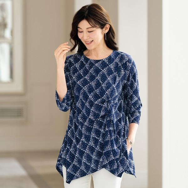 片側に施されたねじりディテールが、流れるようなドレープを生み出し、シンプルながらも立体的な表情と動きのあるシルエットを演出します。気になる腰回りや体型をさりげなくカバーしながら、洒落感をアップさせます。[ML]バスト100（79〜94）、身...