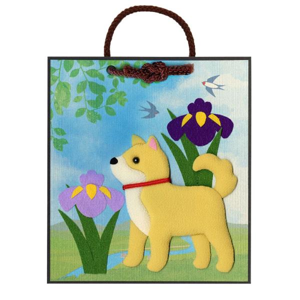 ちりめんを使ってふっくらとした「菖蒲といぬ」の押し絵が作れるキットです。ウレタン付き型紙は型抜き済みなので切り離すだけで簡単に作ることができます。季節のお花や情景と動物たちに、ほっこり癒される押し絵かべ飾りです。場所を選ばず気軽に飾れ、ちょ...