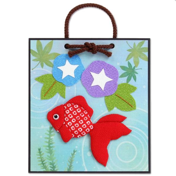 ちりめんを使ってふっくらとした「朝顔と金魚」の押し絵が作れるキットです。ウレタン付き型紙は型抜き済みなので切り離すだけで簡単に作ることができます。季節のお花や情景と動物たちに、ほっこり癒される押し絵かべ飾りです。場所を選ばず気軽に飾れ、ちょ...
