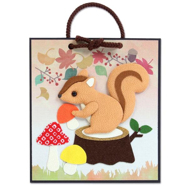 ちりめんを使ってふっくらとした「秋の実りとりす」の押し絵が作れるキットです。ウレタン付き型紙は型抜き済みなので切り離すだけで簡単に作ることができます。季節のお花や情景と動物たちに、ほっこり癒される押し絵かべ飾りです。場所を選ばず気軽に飾れ、...