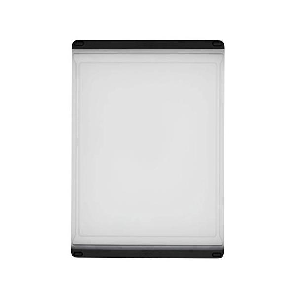 カラー：ブラックサイズ：中サイズ:約22.7x32.7x1.3素材・材質/ポリプロピレン 熱可塑性エラストマー重さ:約510ｇ両面使える滑りにくいまな板両端についた滑り止めで使用中もしっかり安定立てて乾かす際も滑りにくいトマトや果物の水分を...