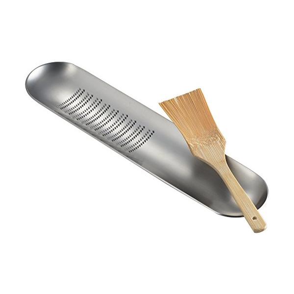 カラー：シルバーサイズ：おろし皿・竹製オロシ用スクレーパースタイル：おろし皿・スクレーパーサイズ(約):おろし皿/幅4.5×奥行20×高さ1cm、スクレーパー/全長13.3×全幅2.5cm本体重量(約):おろし皿/94g、スクレーパー/4g...