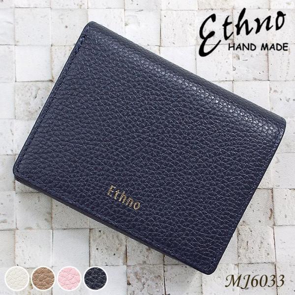 上品で落ち着きのあるシンプルなデザイン。柔らかい牛革とコンビカラーがおしゃれな内装も特徴です。■サイズ　約W11.8×H9.5×D3.5cm■重量　　150g■カラー・01：ホワイト・20：グレー・33：ピンク・86：ネイビー■素材　牛革■...