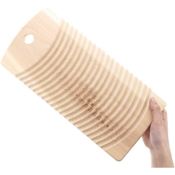 ホンザクラの洗濯板・大はサクラの木肌はすべすべしているのが特徴です。表面が緻密で、ひっかかりがないので衣類の生地を傷めることなく洗うことができます。材の色はほんのりピンクがかり、なんとなく花の色を想像させる美しさ。また、サクラは水にとても強...